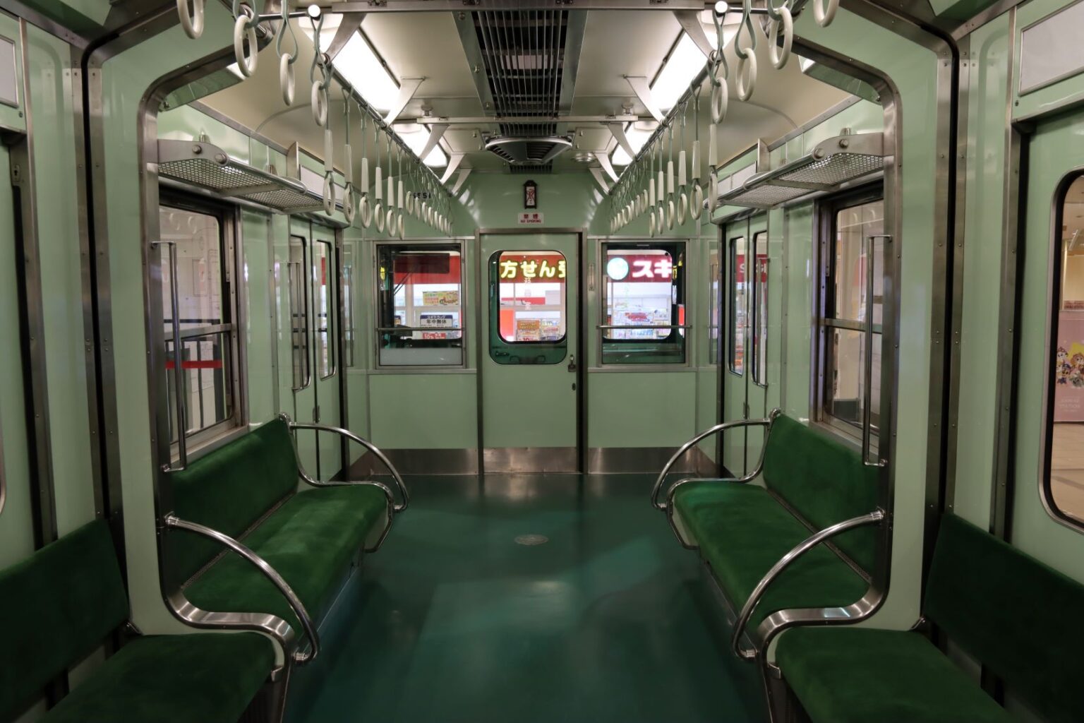 くずはモール「SANZEN-HIROBA」の保存車両 - meihan-rail.