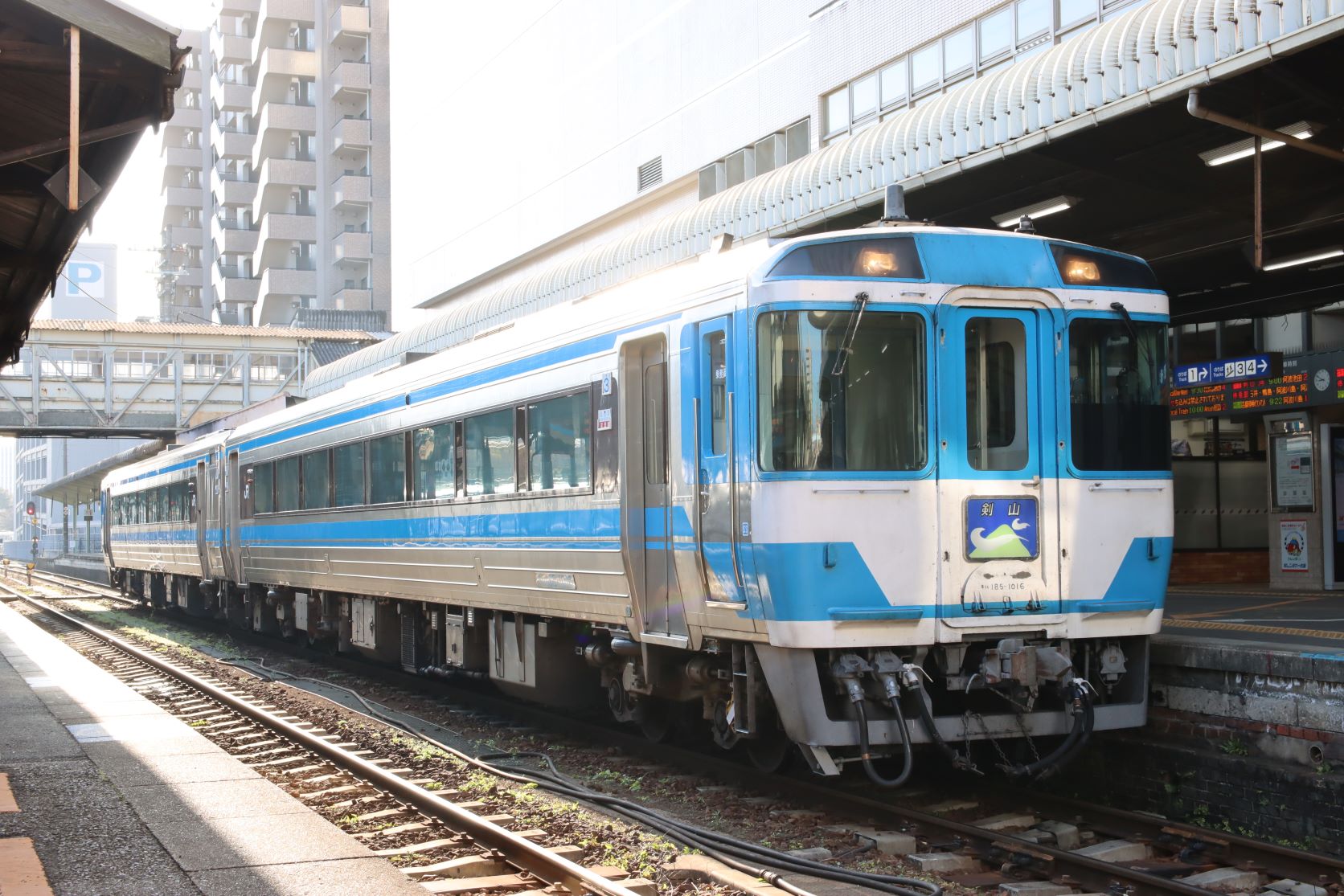 JR四国のキハ185系 - meihan-rail.