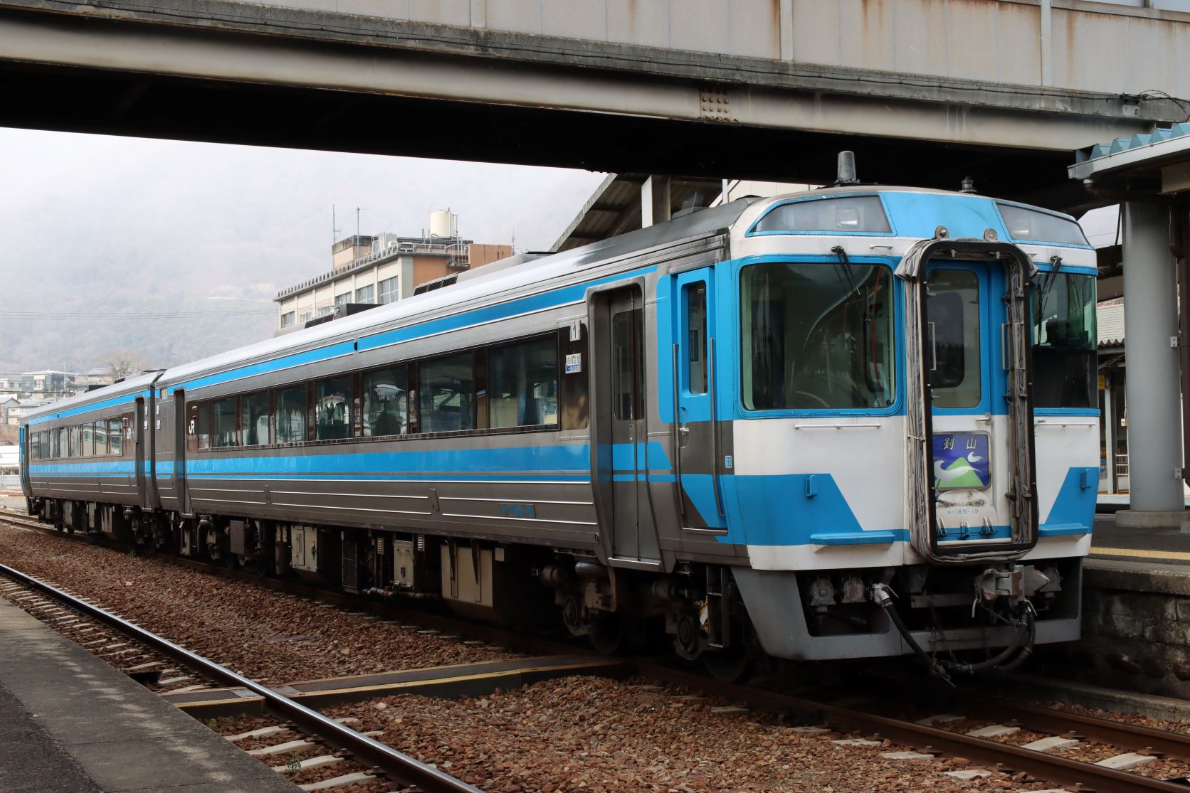 JR四国のキハ185系 - meihan-rail.