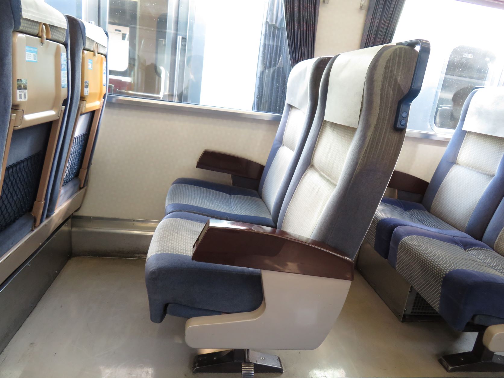 JR四国のキハ185系 - meihan-rail.