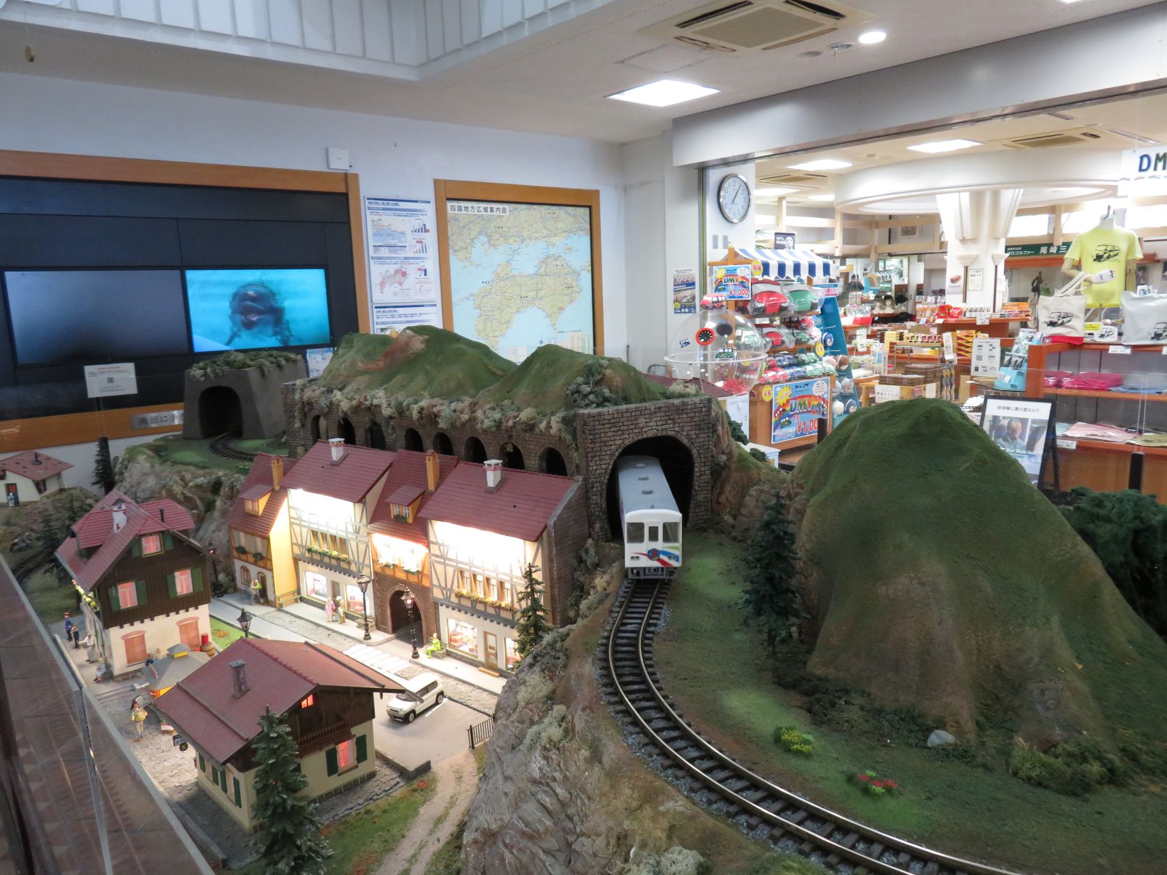 DMV ～世界初の軌陸両用車～ - meihan-rail.