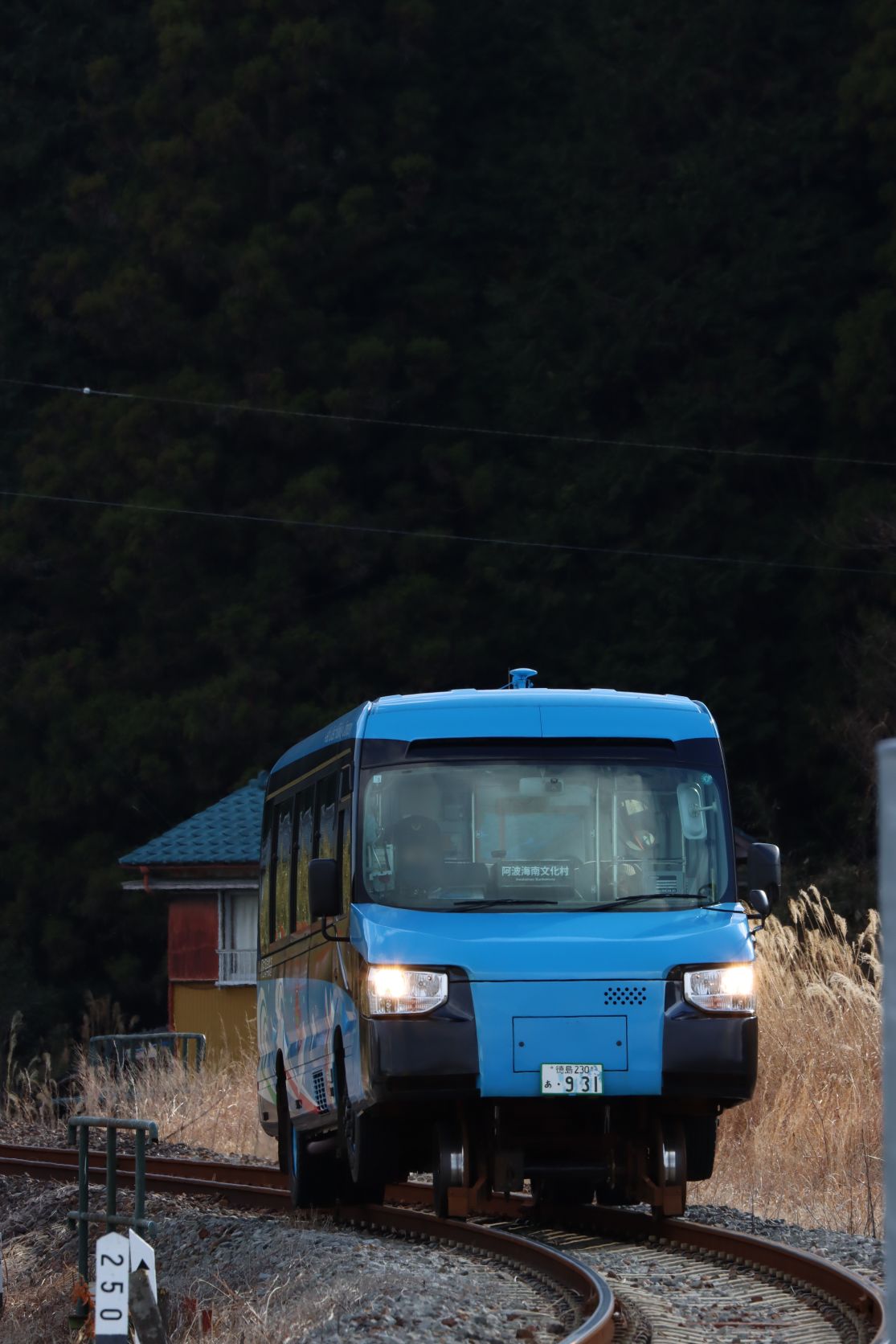 DMV ～世界初の軌陸両用車～ - meihan-rail.