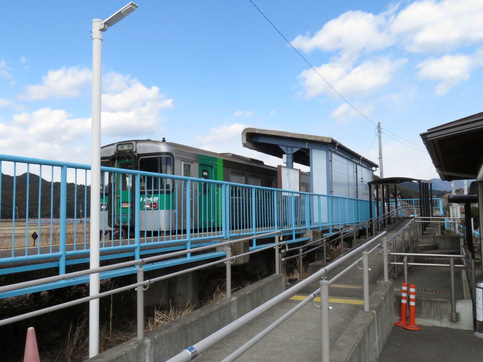 DMV ～世界初の軌陸両用車～ - meihan-rail.